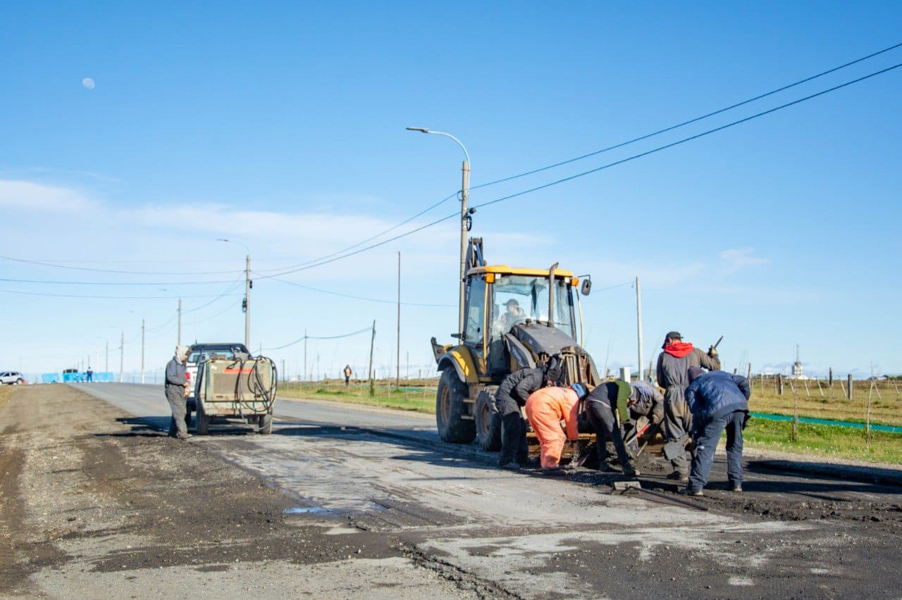 Avanzan las obras de bacheo en asfalto - Actualidad TDF Avanzan las obras de bacheo en asfalto - Actualidad TDF